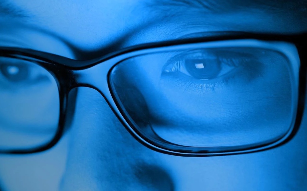 Prevent Your Eyes From Too Much Blue Light Exposure At Home Daily Prevent Your Eyes From Too Much Blue Light Exposure At Home Daily